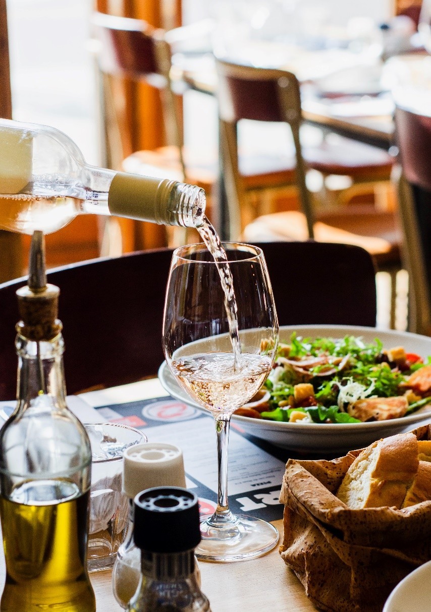 How to Increase Food & Beverage Revenue in a Hotel | 1834 Hotels